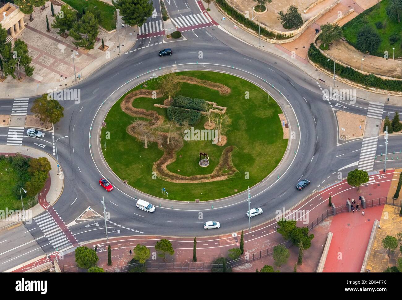 Sculptures in the roundabout hi-res stock photography and images - Alamy
