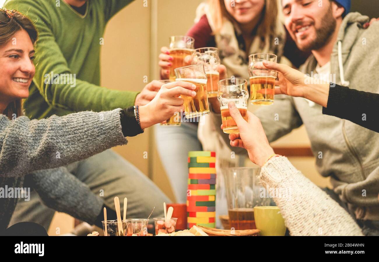 People drinking pints of beer hi-res stock photography and images - Alamy