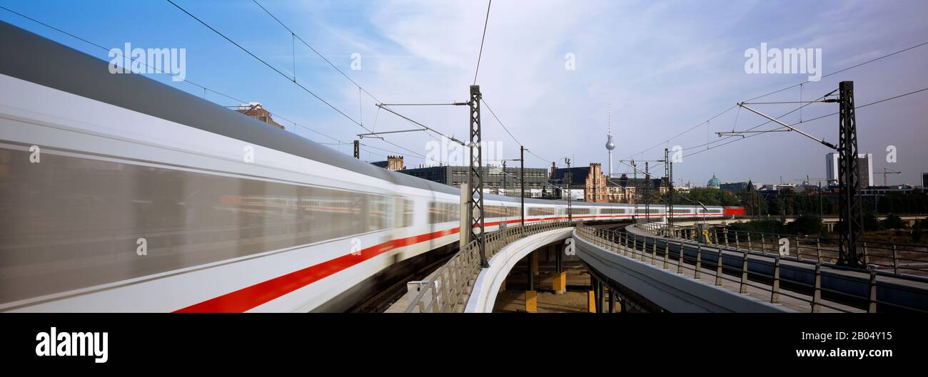 Train station railway railroad track hi-res stock photography and ...
