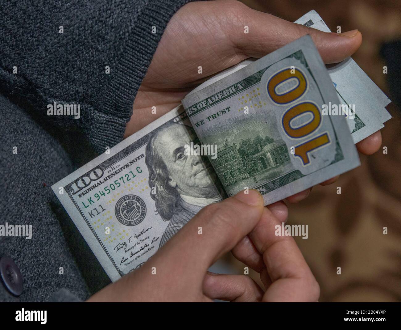 someone are counting money Stock Photo - Alamy