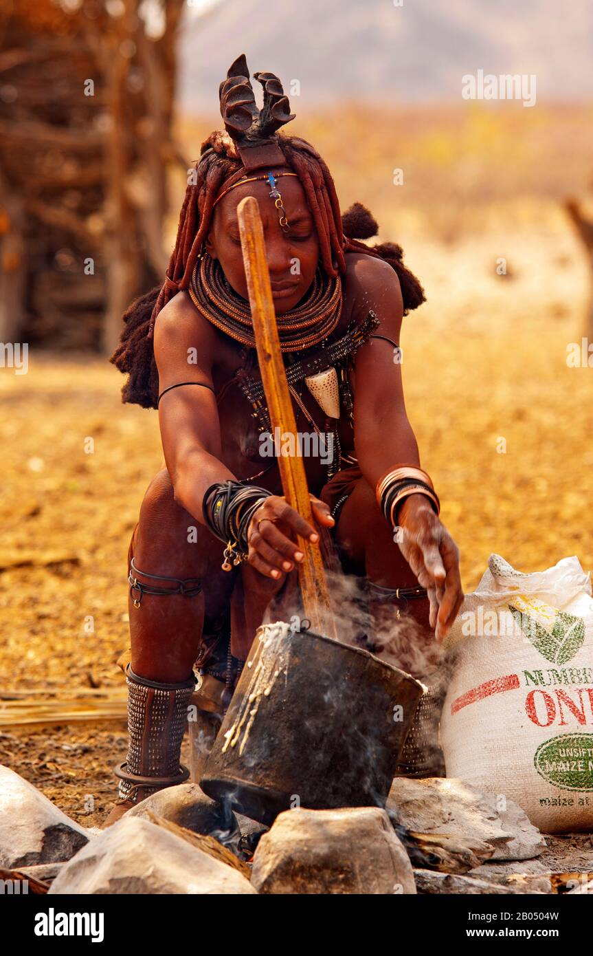 Traditional cooking namibia hi-res stock photography and images - Alamy