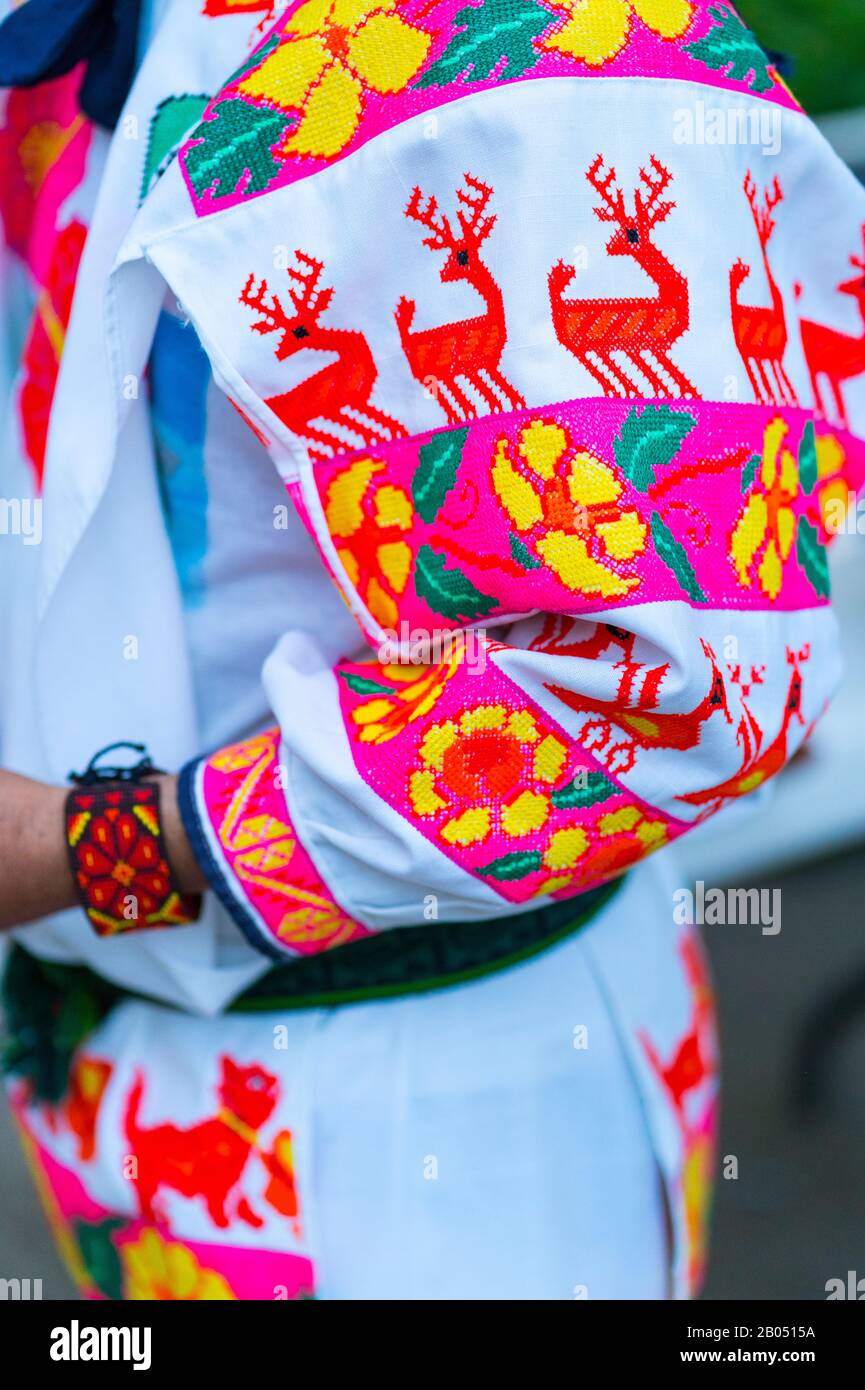 Huichol traditional costume, Sayulita village, Riviera Nayarit, Pacific ...