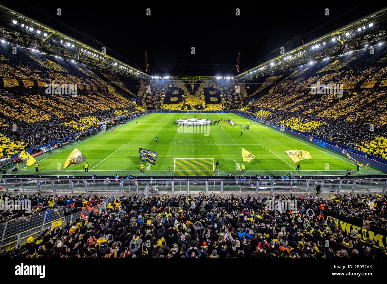Paris saint germain fans in stands hi-res stock photography and images ...