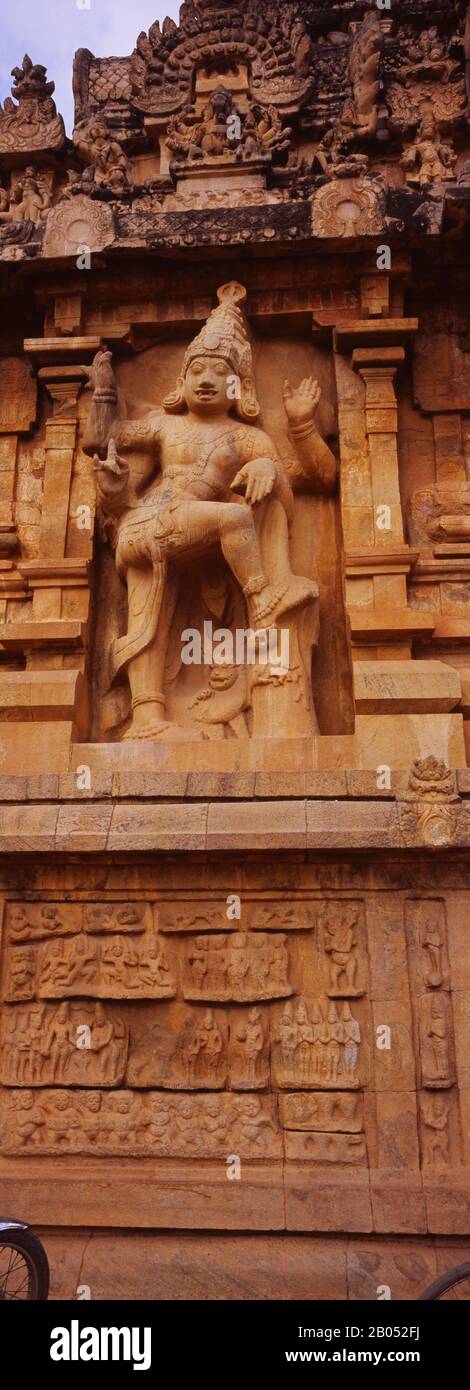 Low angle view of a statue of god, Brihadeeswarar Temple, Thanjavur ...