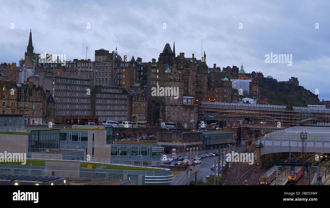 Panoramic view over edinburgh old hi-res stock photography and images ...