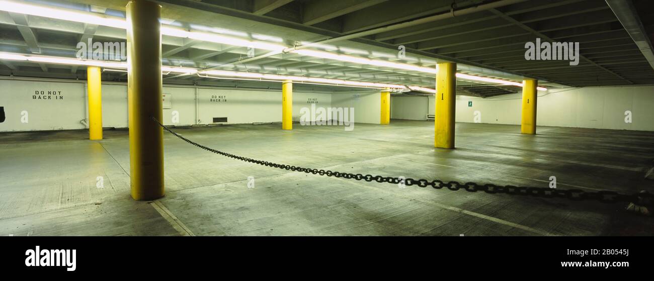 Empty parking lot usa hi-res stock photography and images - Alamy