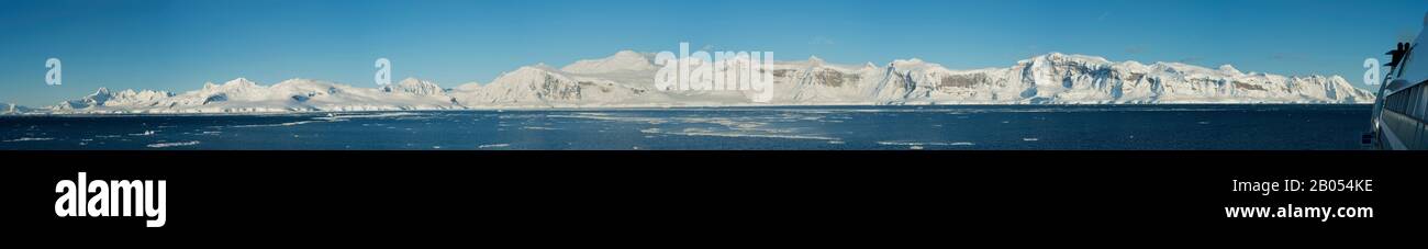 Panoramic view of mountains in morning sunshine in the Gerlache Strait ...