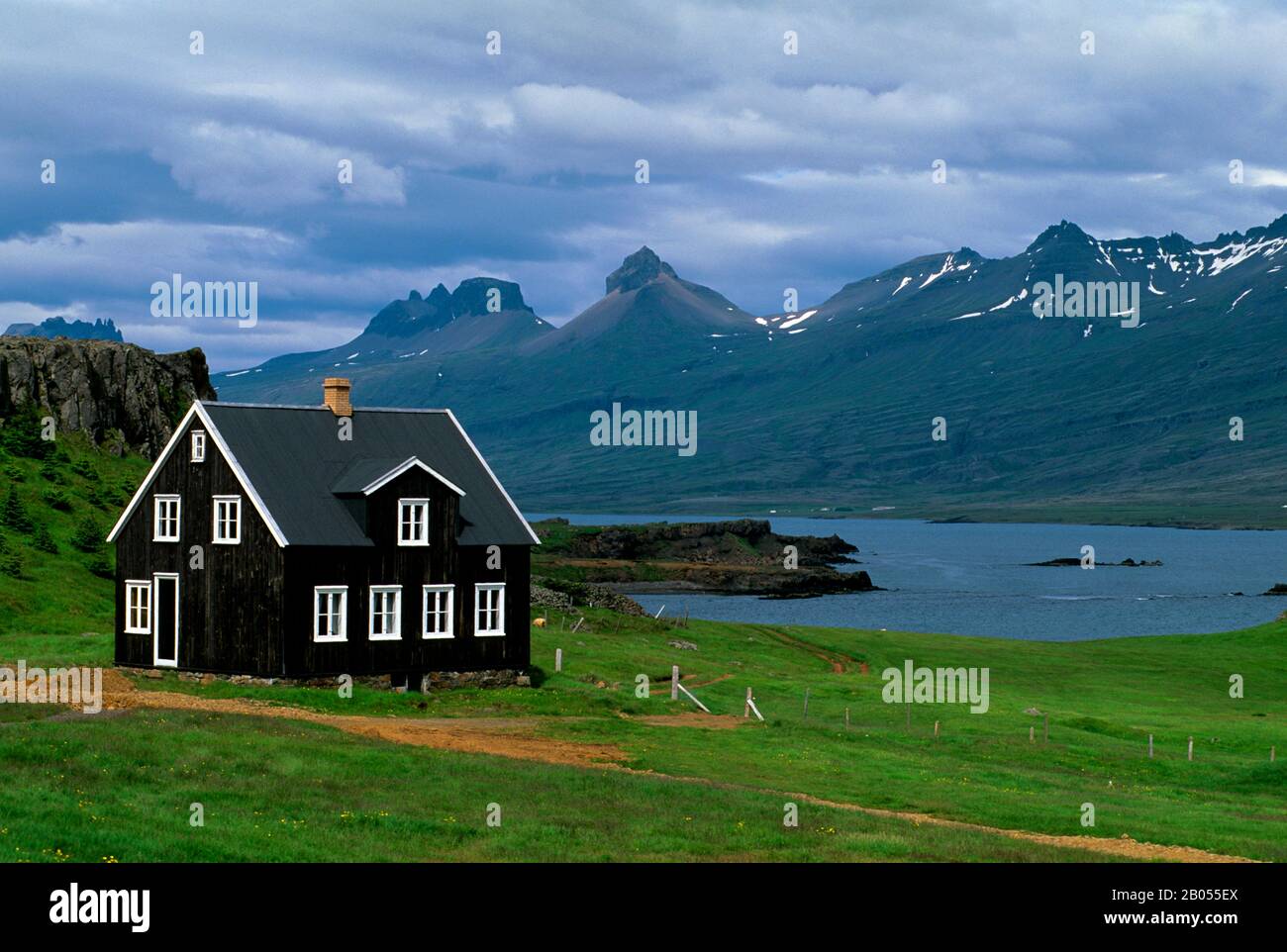 Iceland house landscape hi-res stock photography and images - Alamy