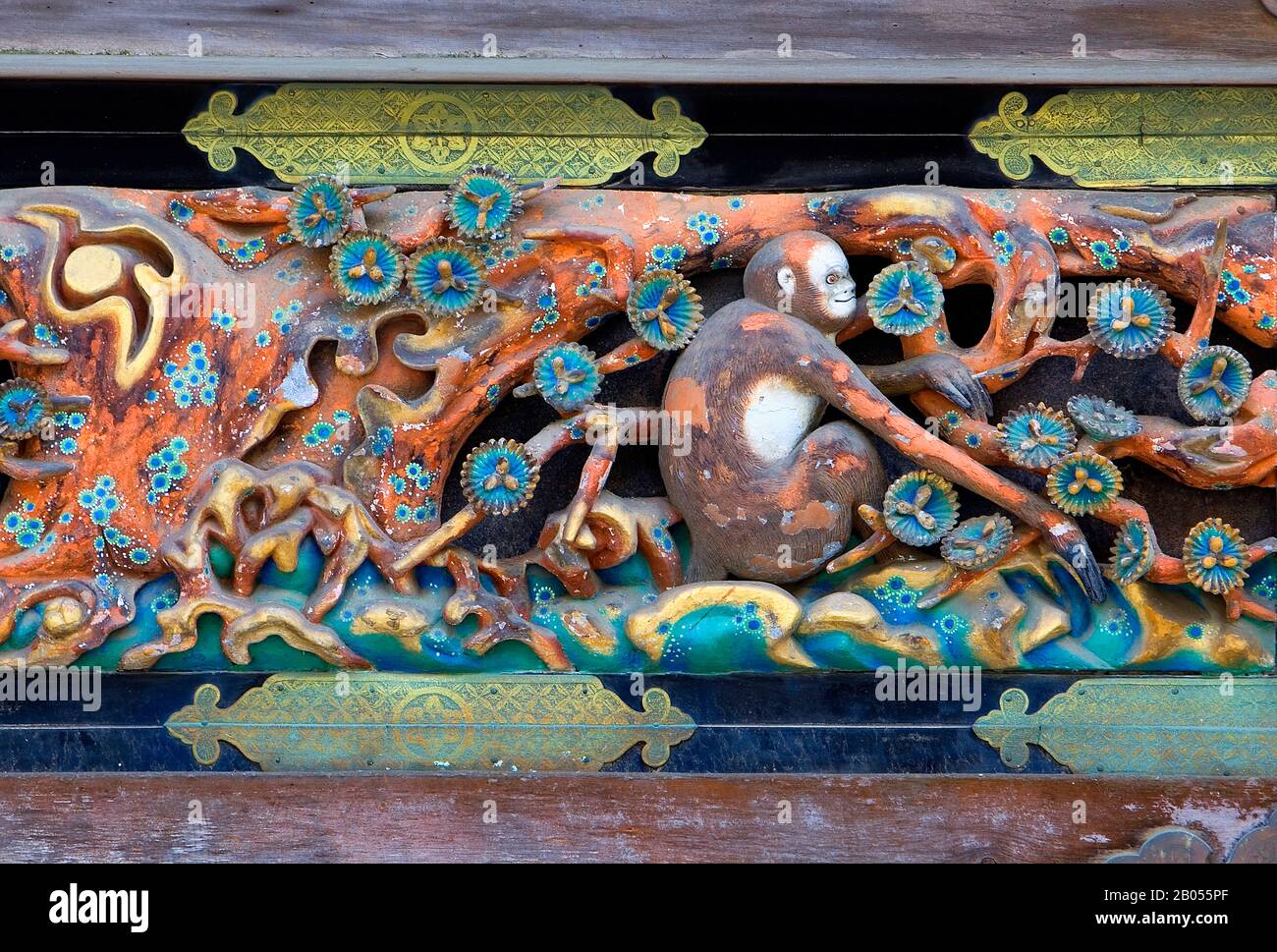 sculptures next to the sculptures of the three wise monkeys . Tosho-gu ...