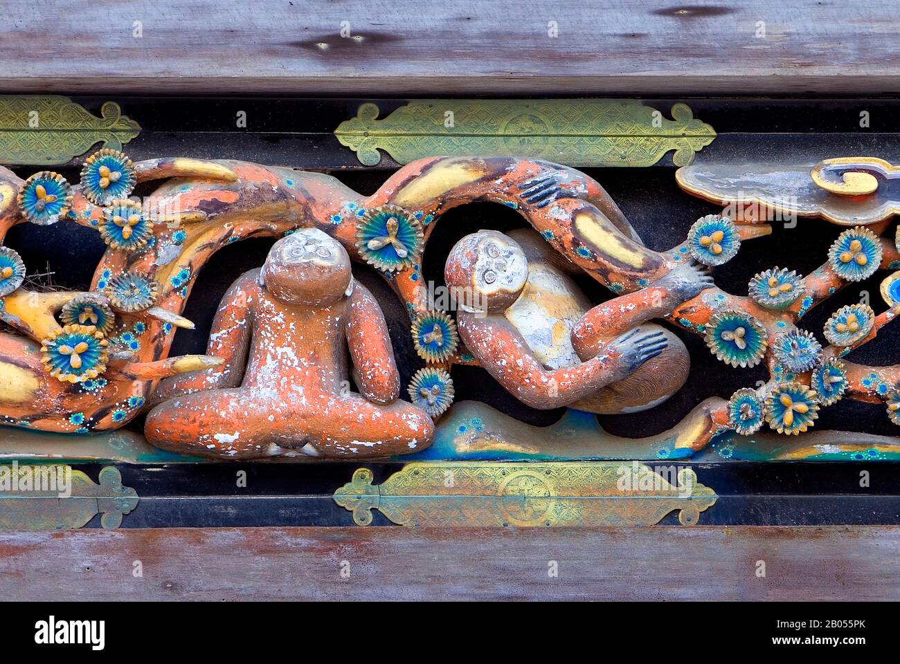 sculptures next to the sculptures of the three wise monkeys . Tosho-gu ...