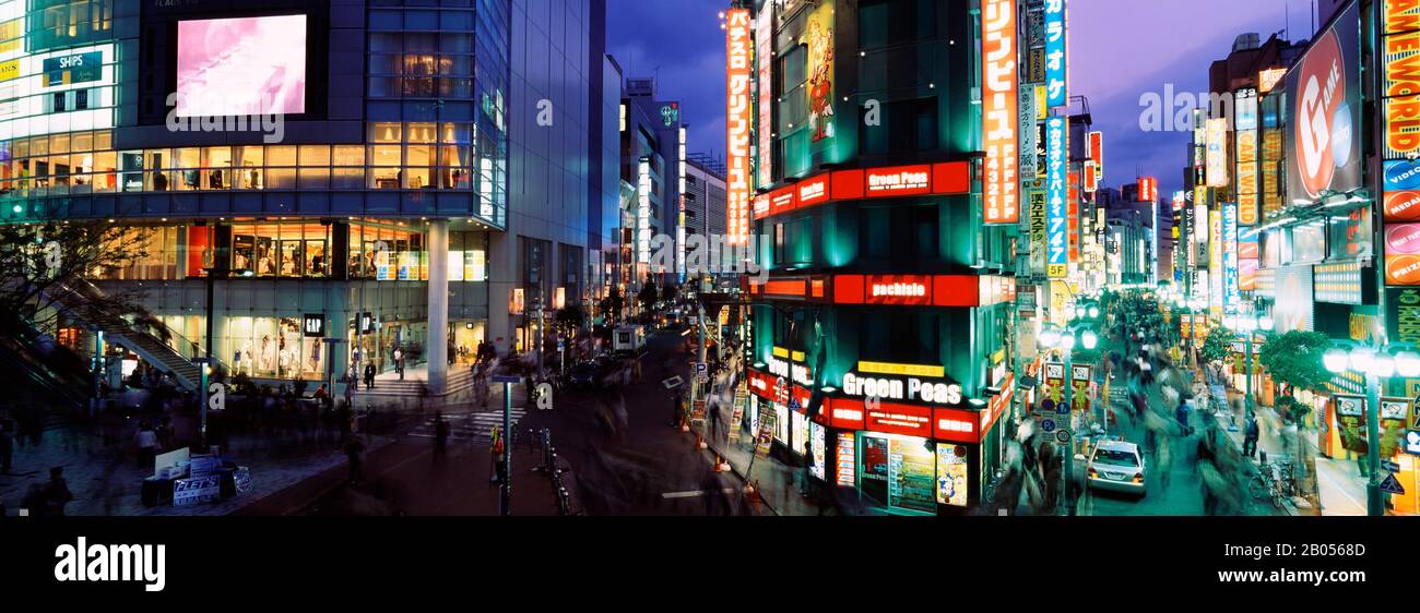 Tokyo night scene hi-res stock photography and images - Alamy