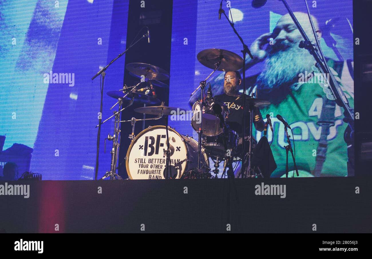Gary Wiseman drummer from bowling for soup live at o2 victoria ...