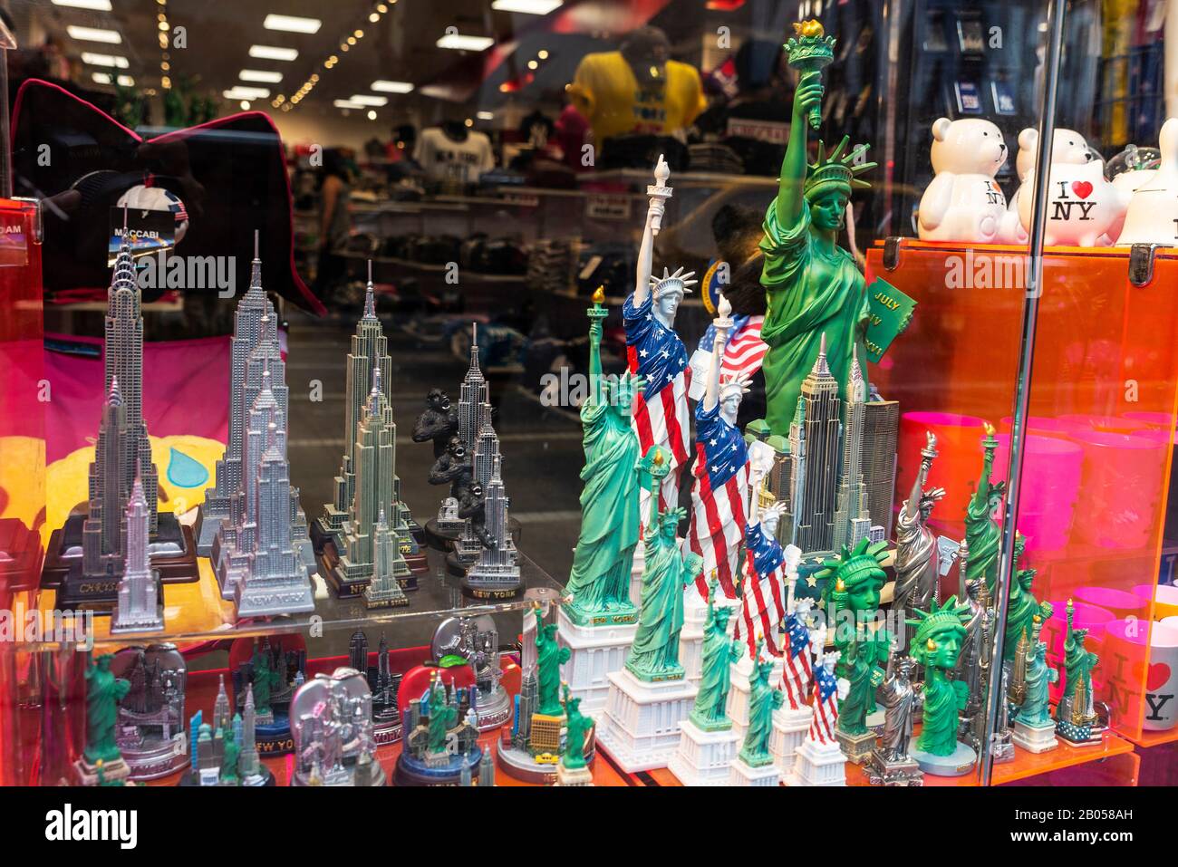 New York City, USA - August 3, 2018: Display of a gift and souvenir ...