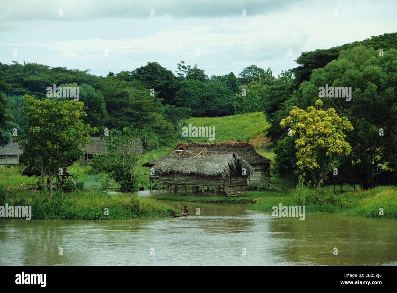 Papua new guinea sepik river house hi-res stock photography and images ...