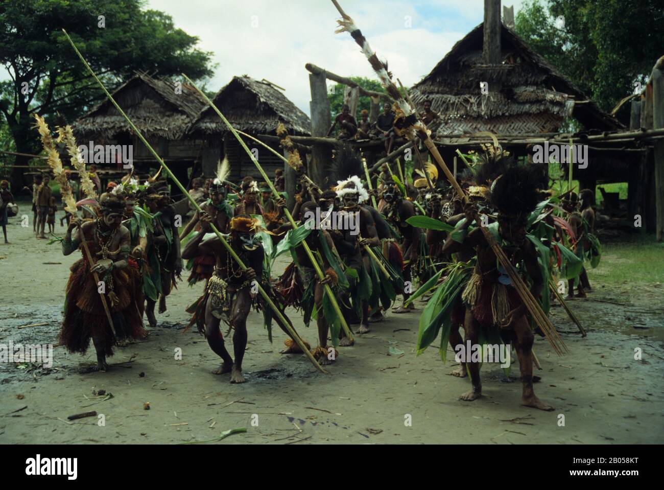 Tribal dance papua new guinea hi-res stock photography and images - Alamy