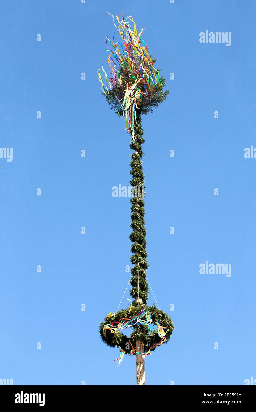 May tradition hi-res stock photography and images - Alamy