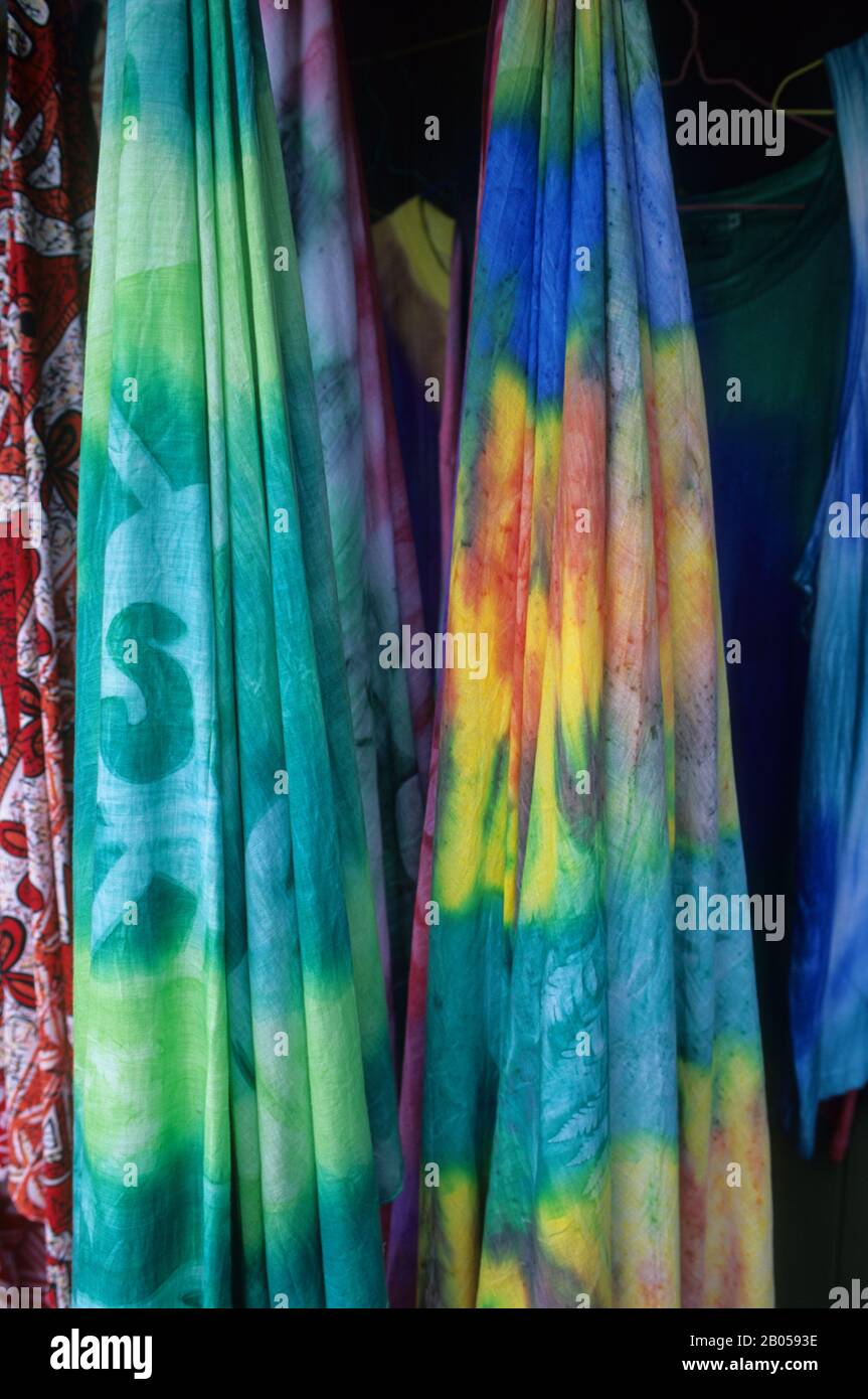 COOK ISLANDS, RAROTONGA, COLORFUL PAREOS (BATIK Stock Photo - Alamy