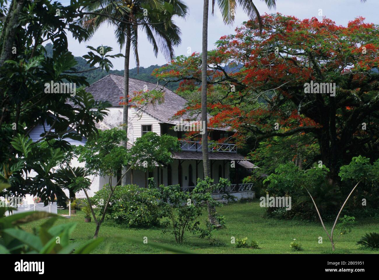 COOK ISLANDS, RAROTONGA, TAPUTAPUATEA MAKEA (CHIEF'S HOUSE Stock Photo ...