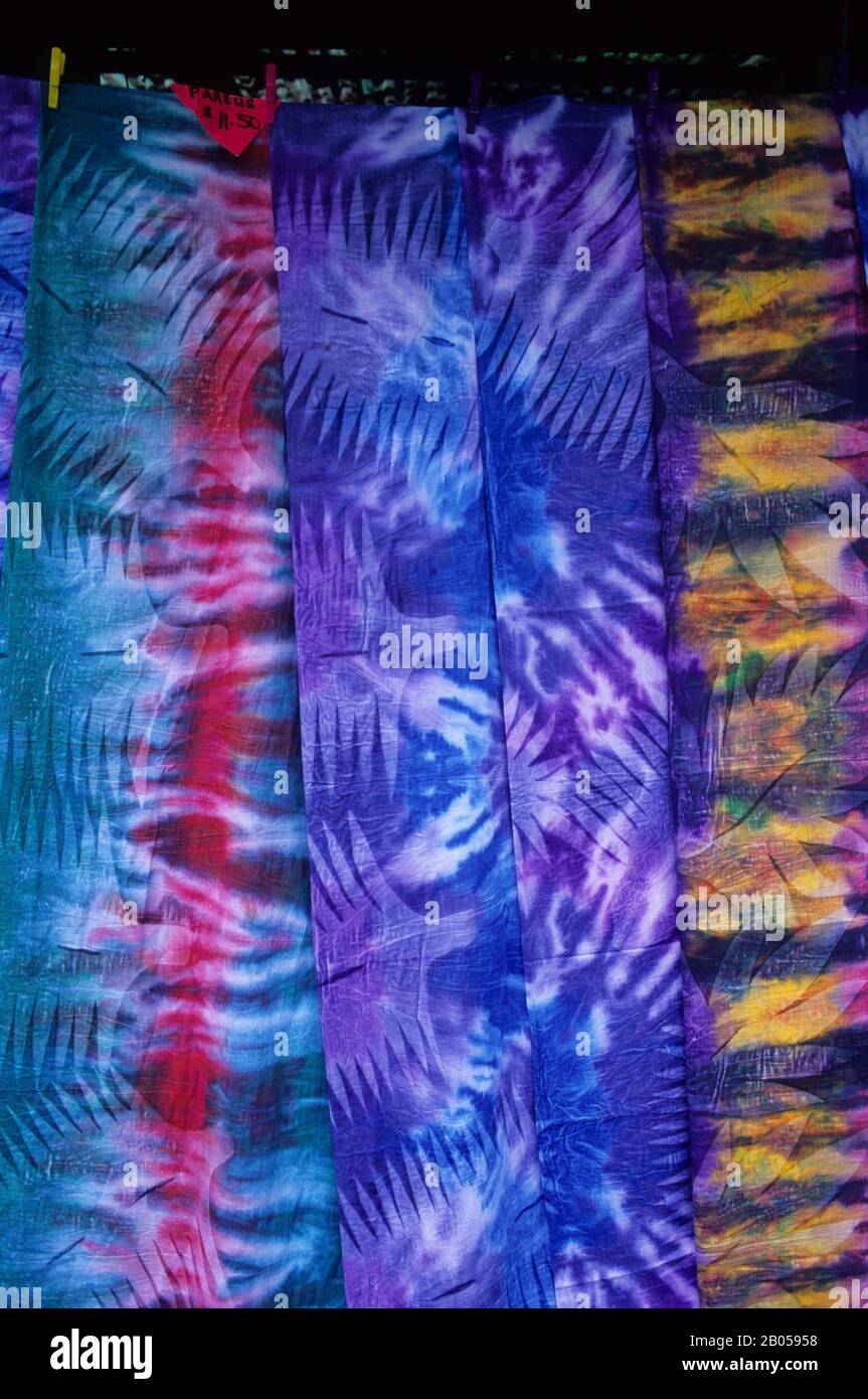 COOK ISLANDS, RAROTONGA, COLORFUL PAREOS (BATIK Stock Photo - Alamy