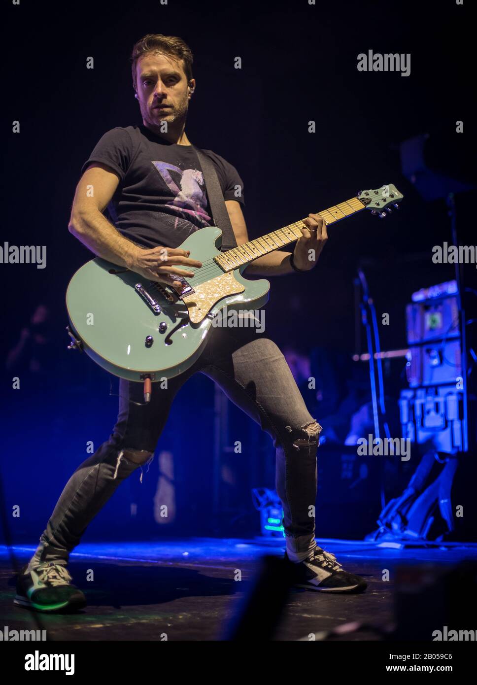 Sébastien Lefebvre guitarist from simple plan, live at o2 victoria ...