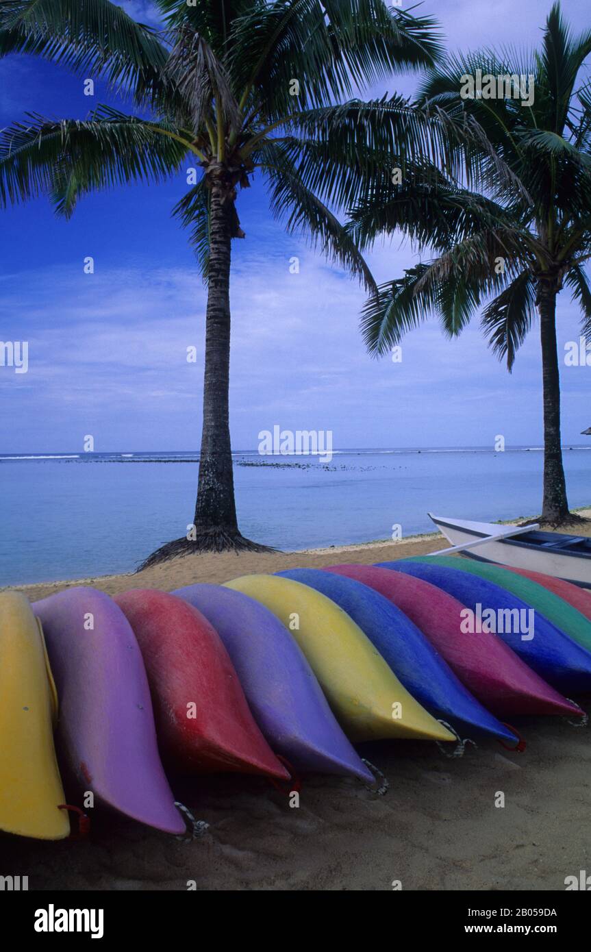 COOK ISLANDS, RAROTONGA, COLORFUL BOATS ON BEACH, COCONUT PALM TREES ...