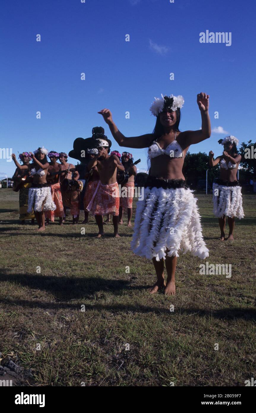 Easter island rapa nui dancing hi-res stock photography and images - Alamy