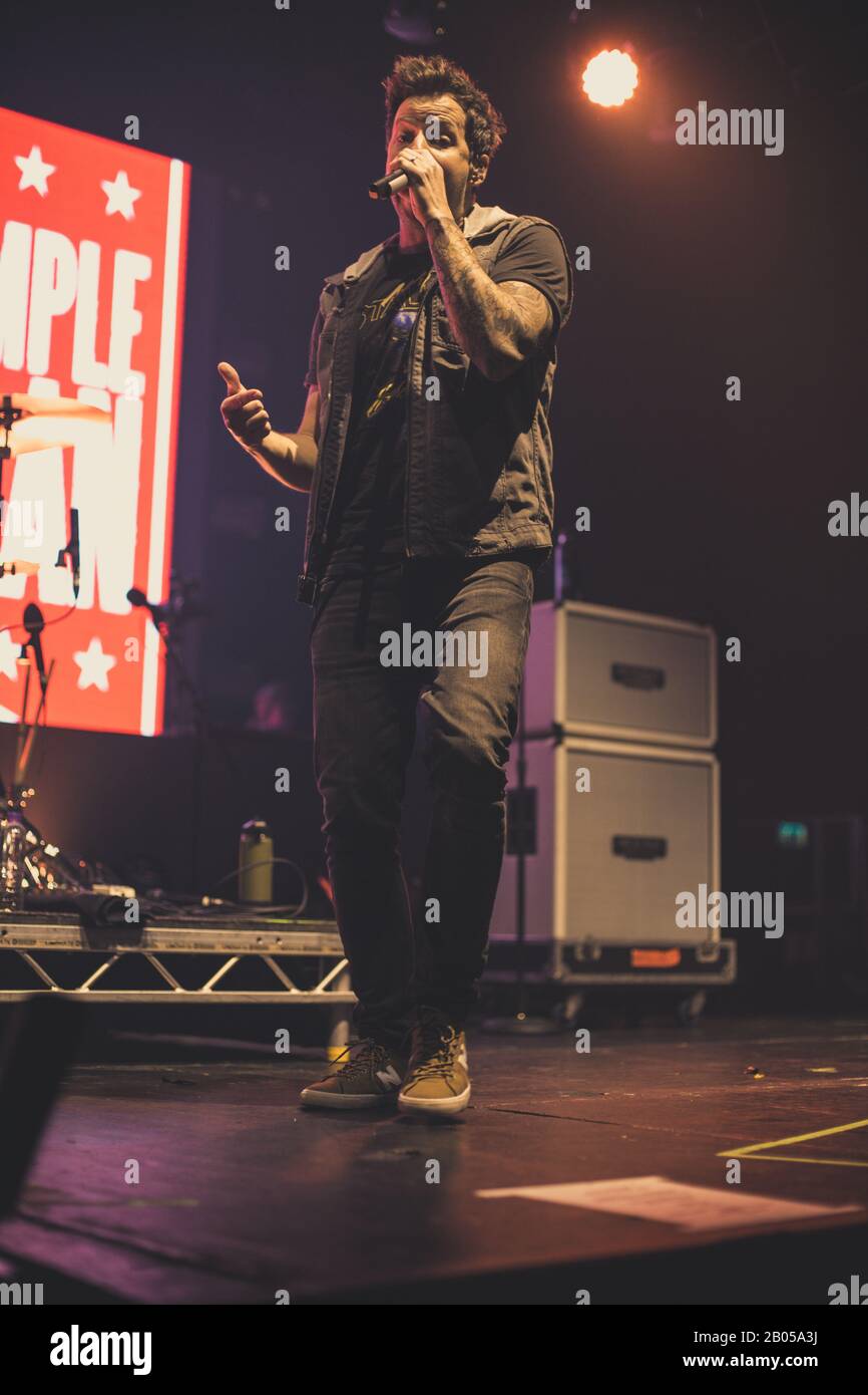 Simple plan vocalist hi-res stock photography and images - Alamy