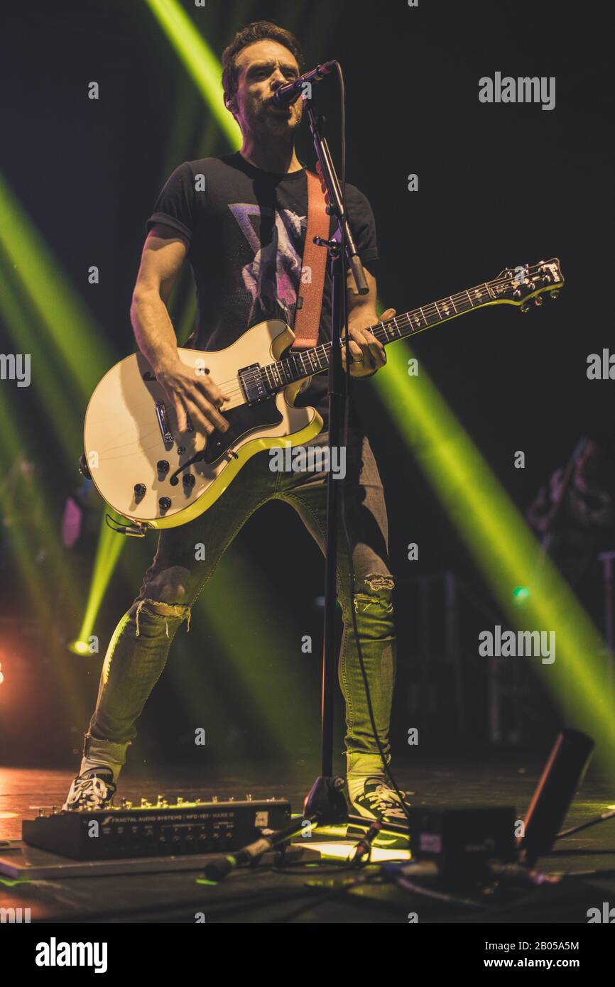 Simple plan guitarist hi-res stock photography and images - Alamy