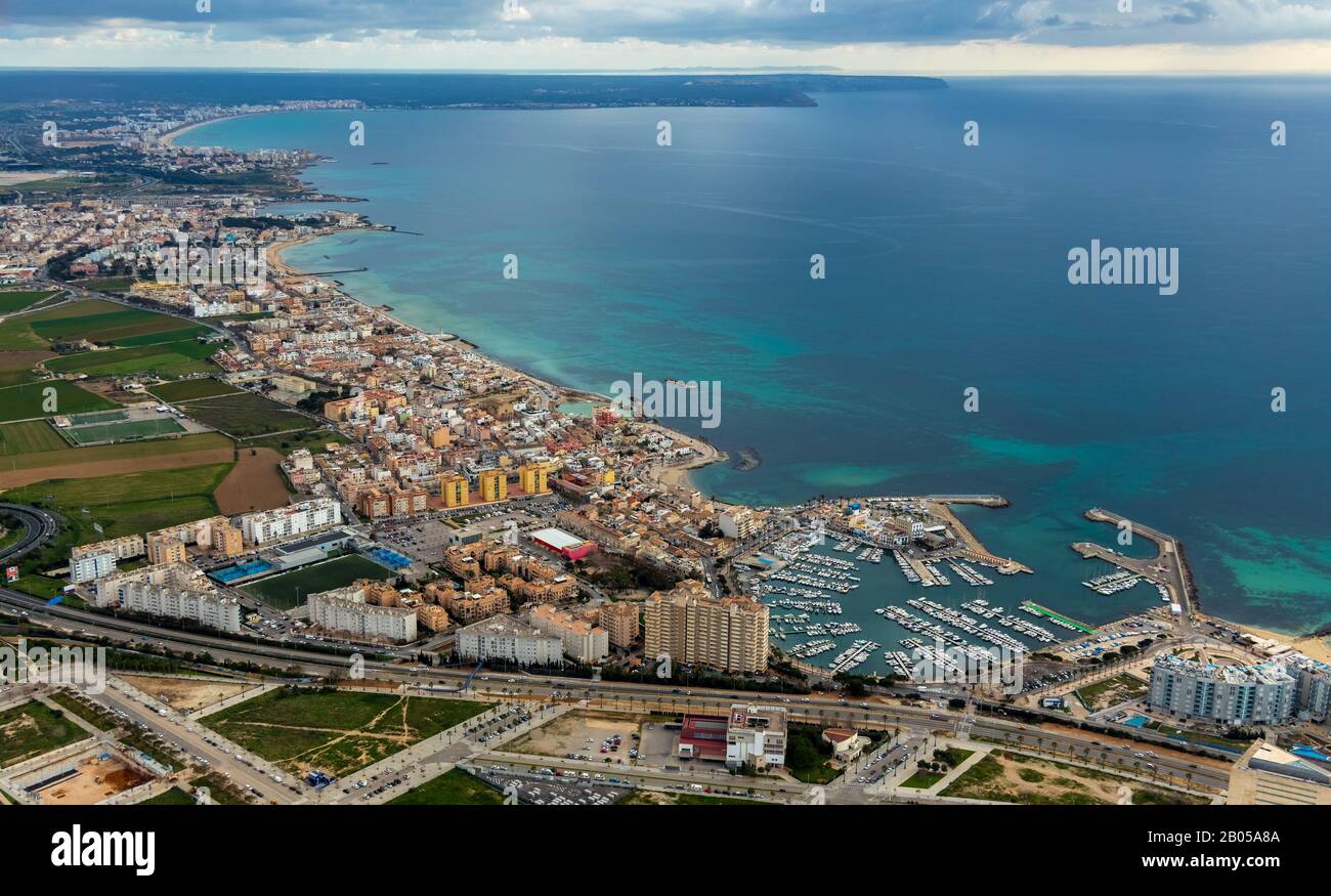 Islands boats hi-res stock photography and images - Alamy