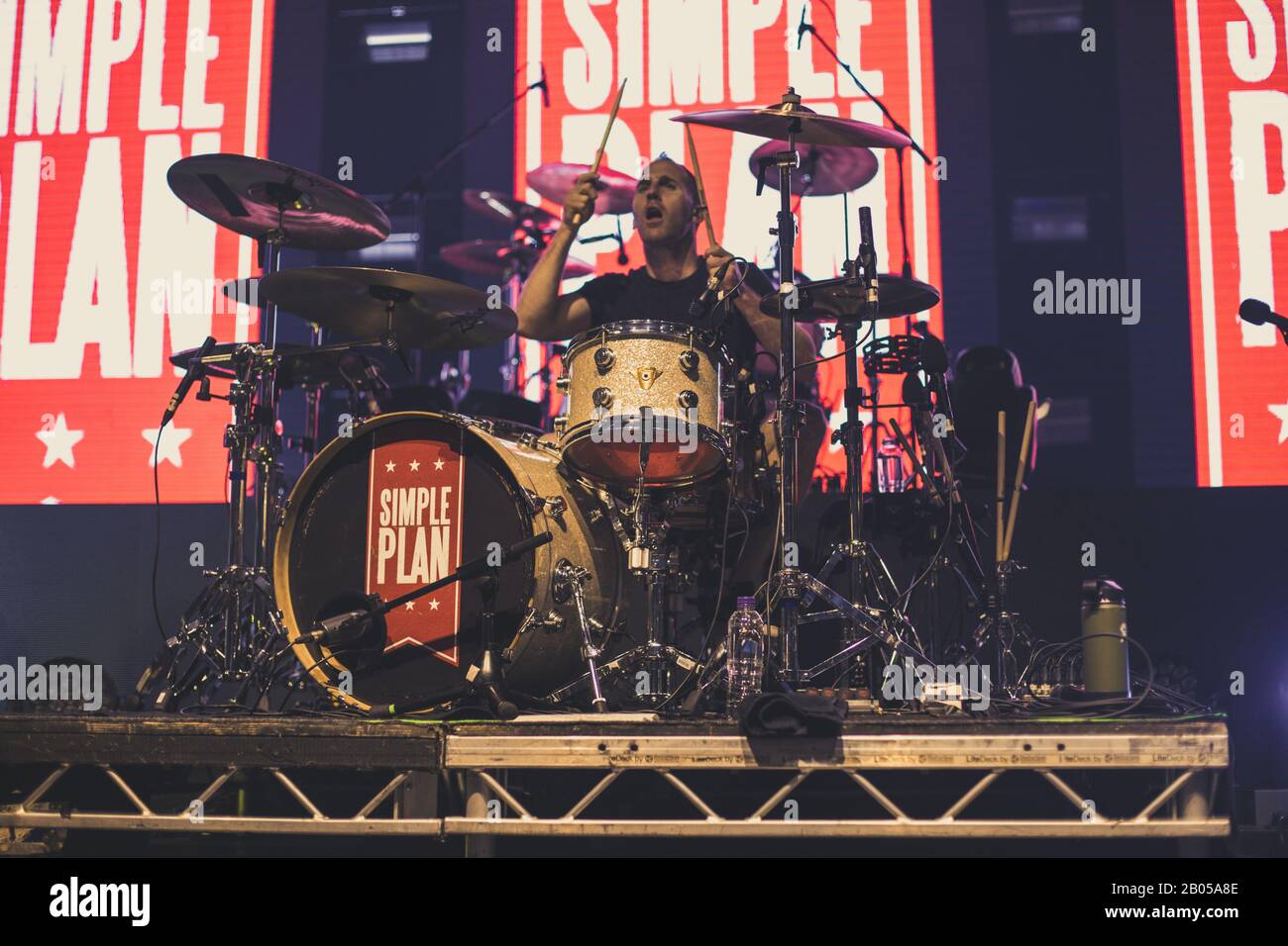Chuck Comeau drummer from simple plan, live at o2 victoria warehouse ...