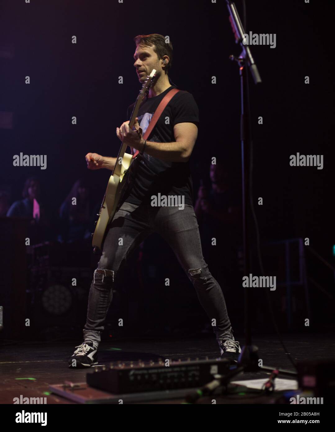Sébastien Lefebvre guitarist from simple plan, live at o2 victoria ...