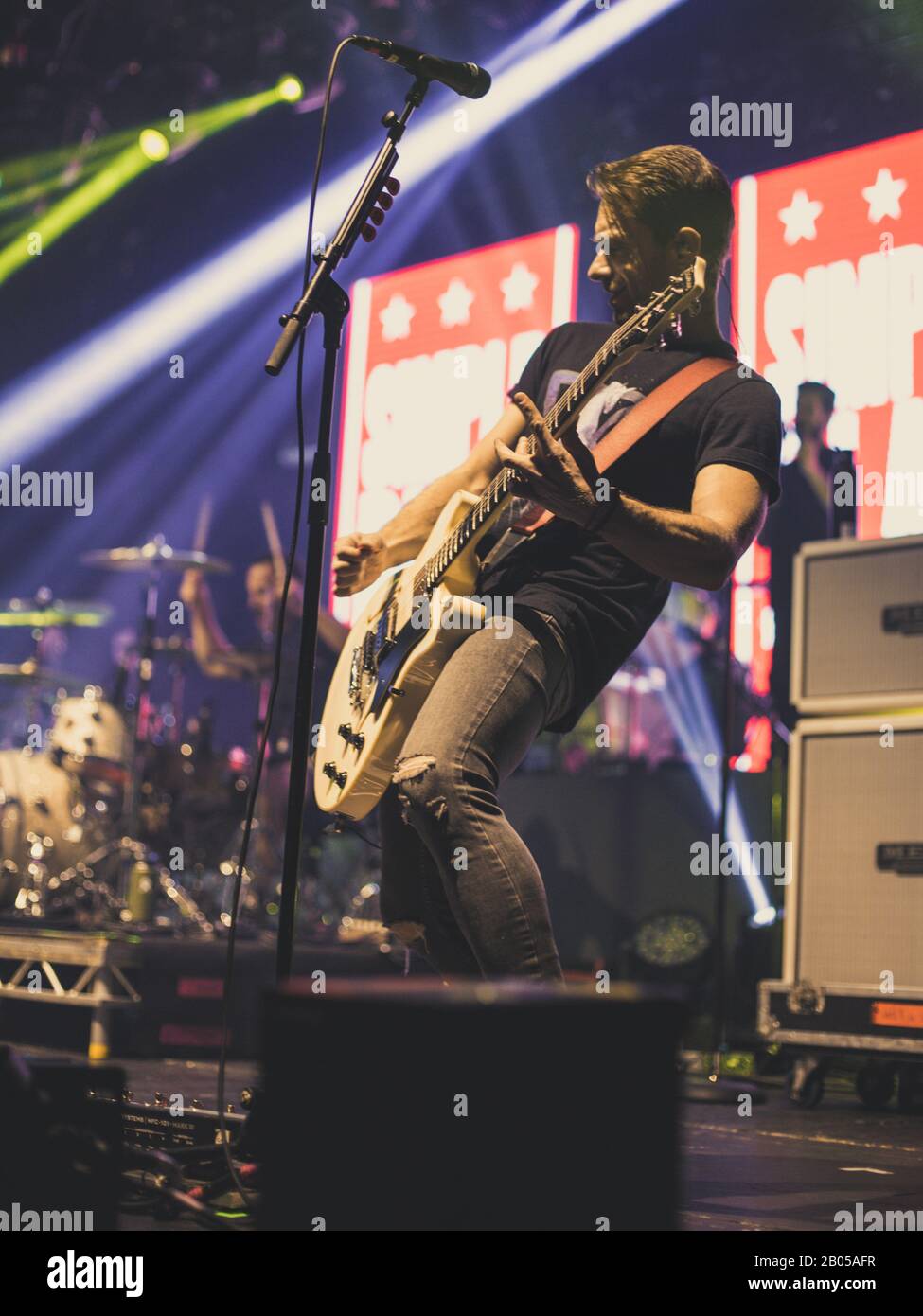 Simple plan guitarist hi-res stock photography and images - Alamy