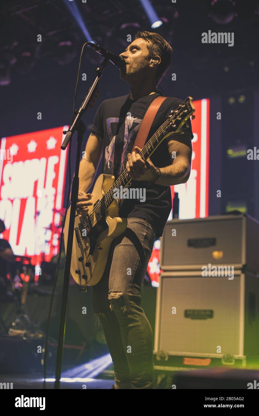 Simple plan guitarist hi-res stock photography and images - Alamy