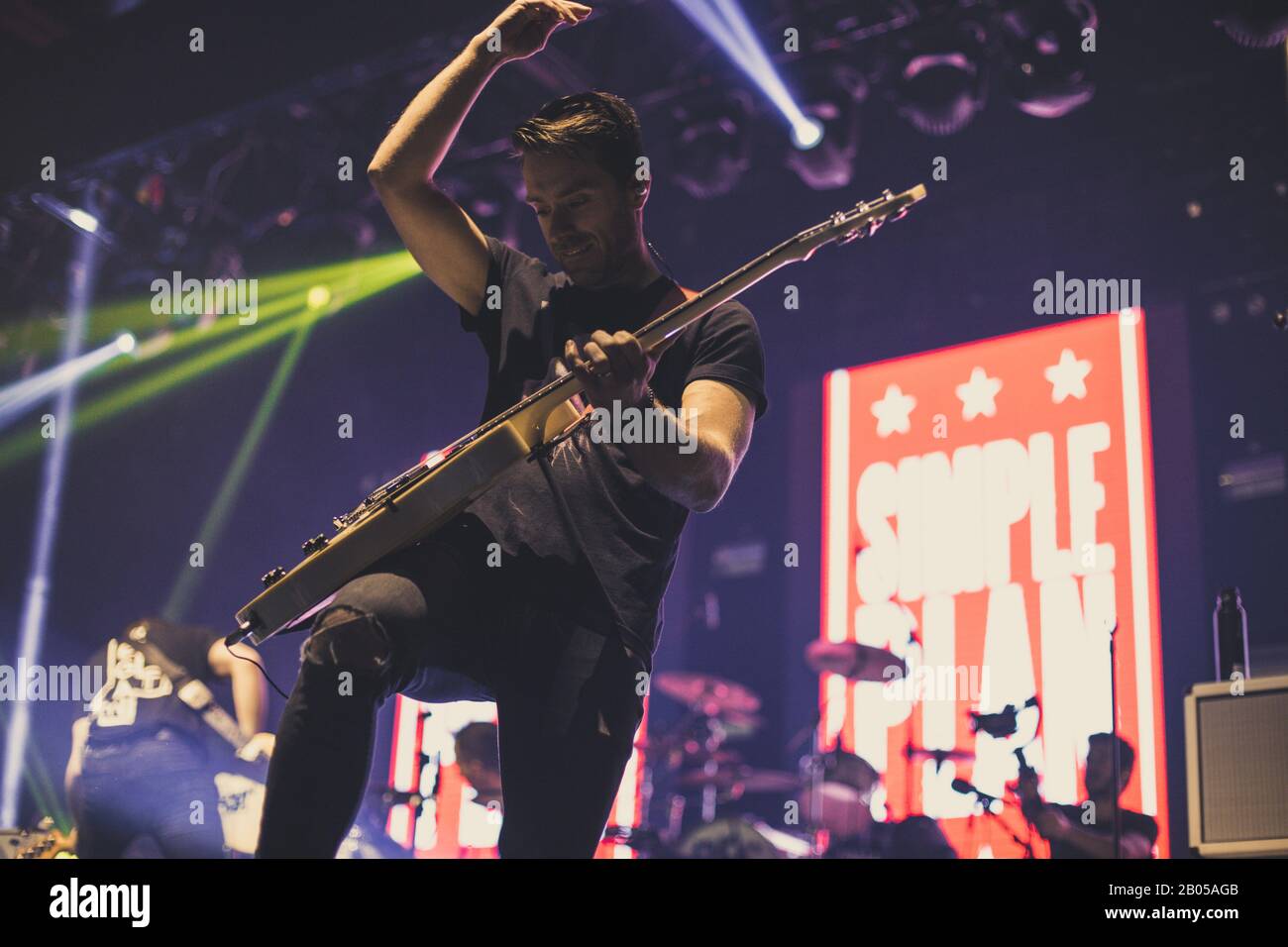 Sébastien Lefebvre guitarist from simple plan, live at o2 victoria ...