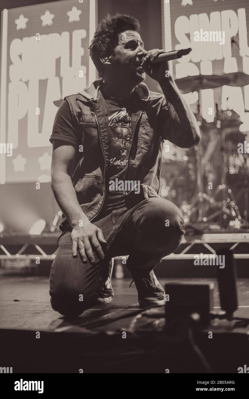 Simple plan vocalist hi-res stock photography and images - Alamy