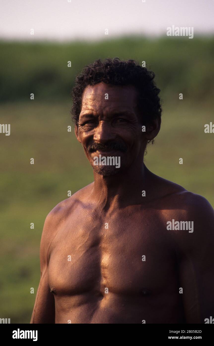 Brazil native american portrait hi-res stock photography and images - Alamy