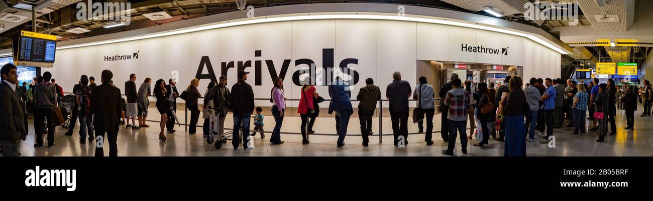 Heathrow arrivals hall hi-res stock photography and images - Alamy