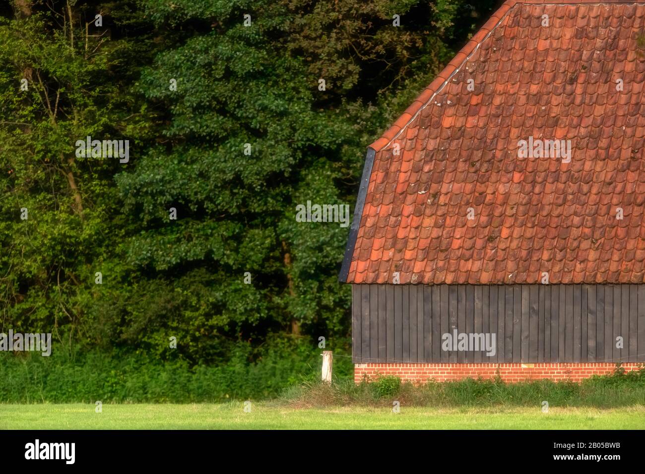 Historic dutch farmhouse in sunny countryside during summer Stock Photo ...
