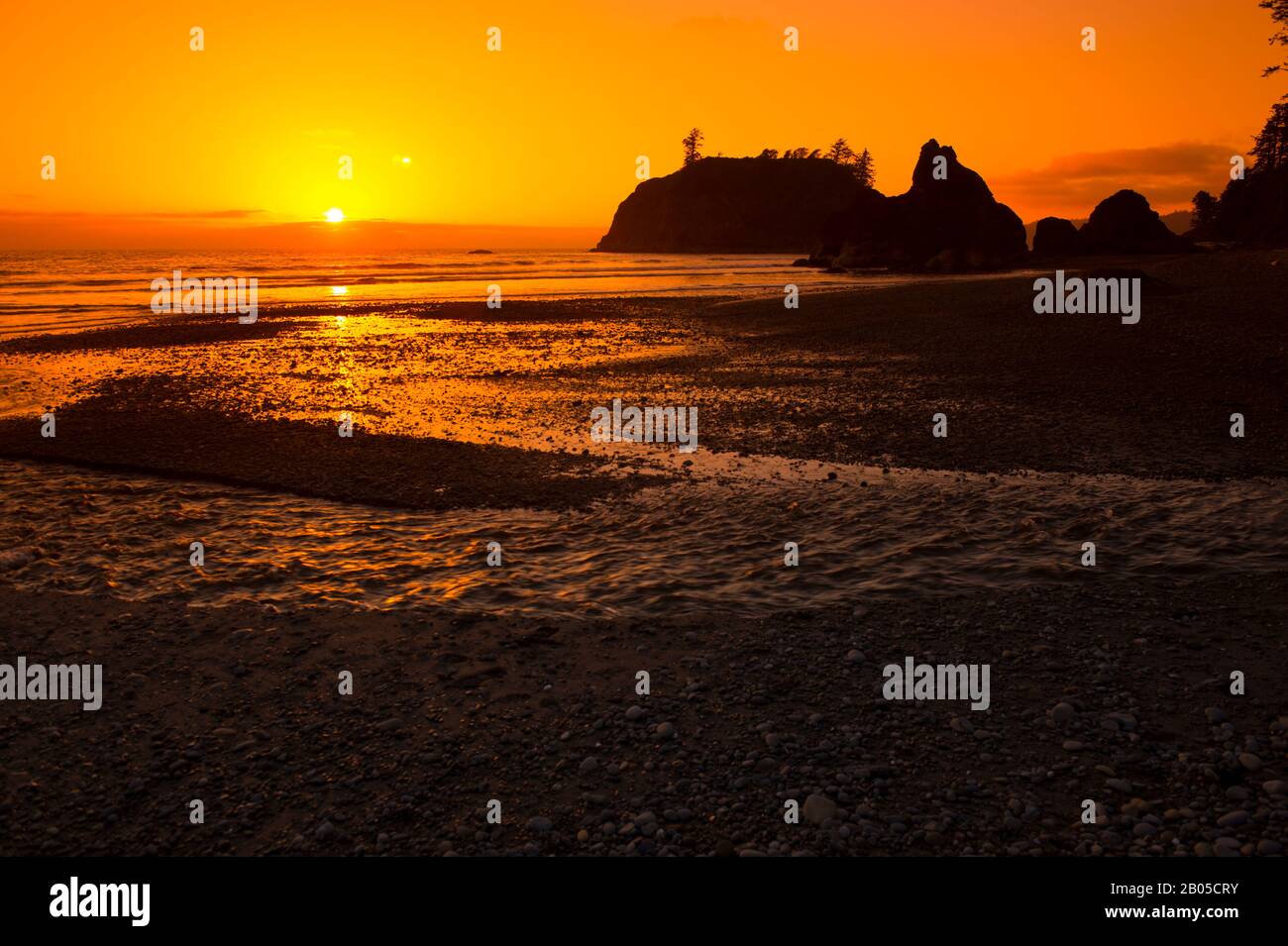 Sunset at Ruby Beach on the Olympic Peninsula in the Olympic National ...