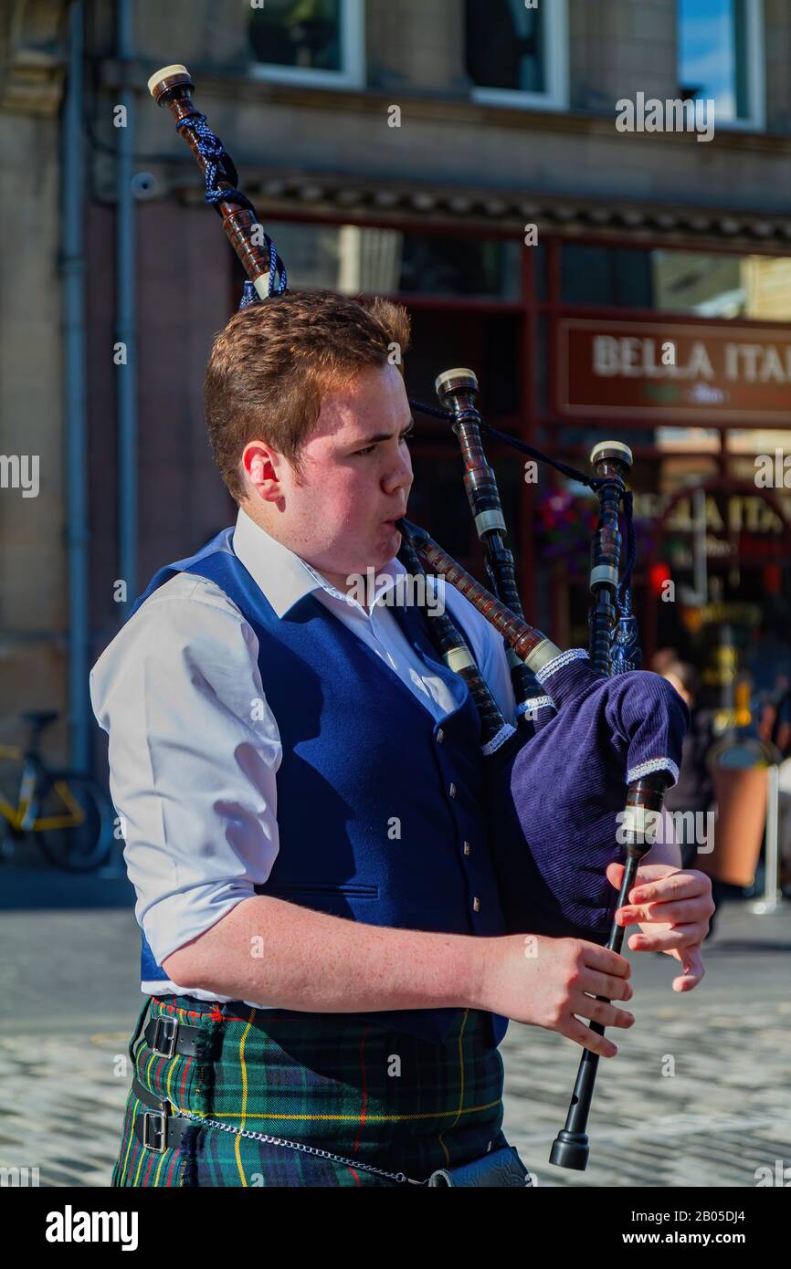 Scottish clothes hi-res stock photography and images - Alamy
