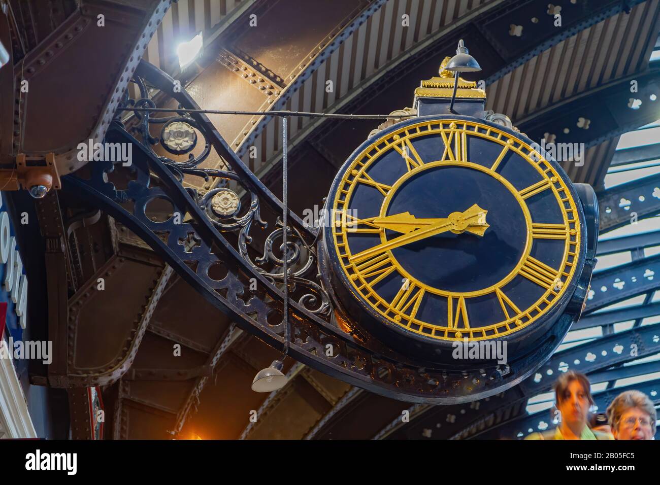 York station clock uk hi-res stock photography and images - Alamy