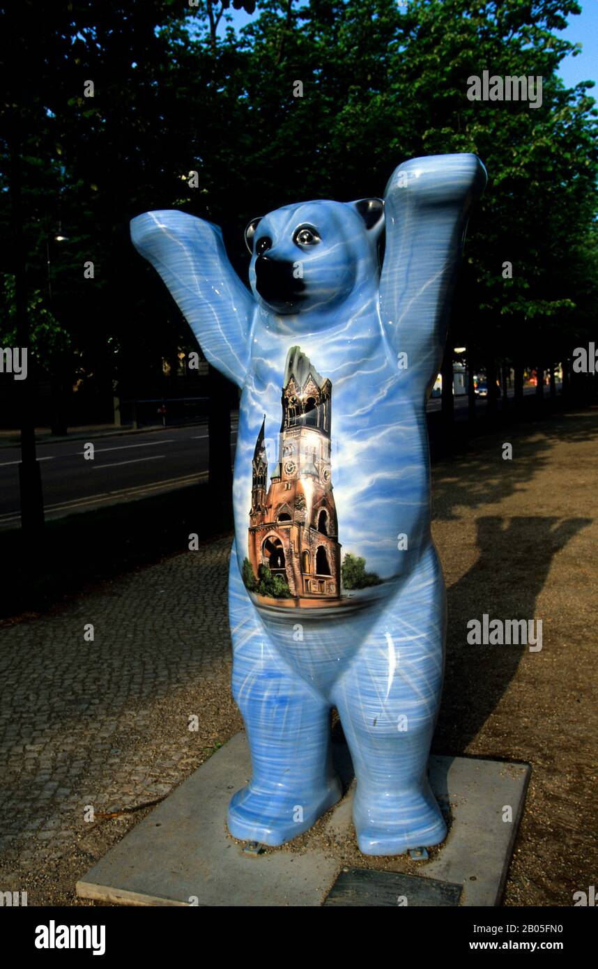 GERMANY, BERLIN, UNTER DEN LINDEN STREET, LINDEN TREES, BEAR STATUE ...