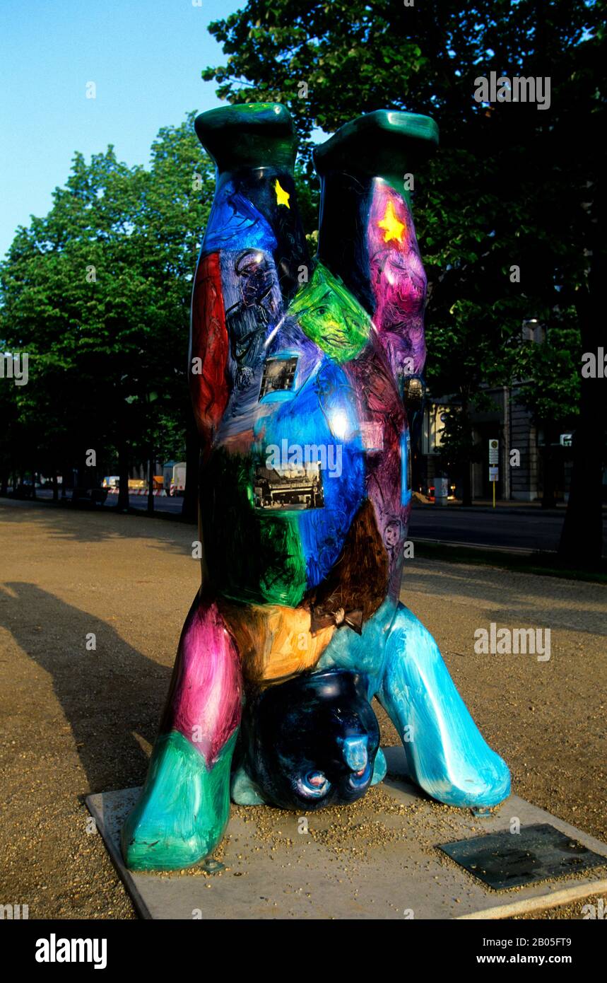 Linden trees hi-res stock photography and images - Alamy