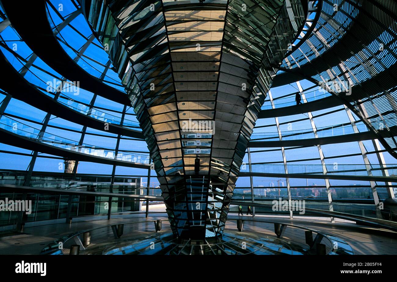 GERMANY, BERLIN, REICHSTAG BUILDING, GLASS CUPOLA INTERIOR Stock Photo ...