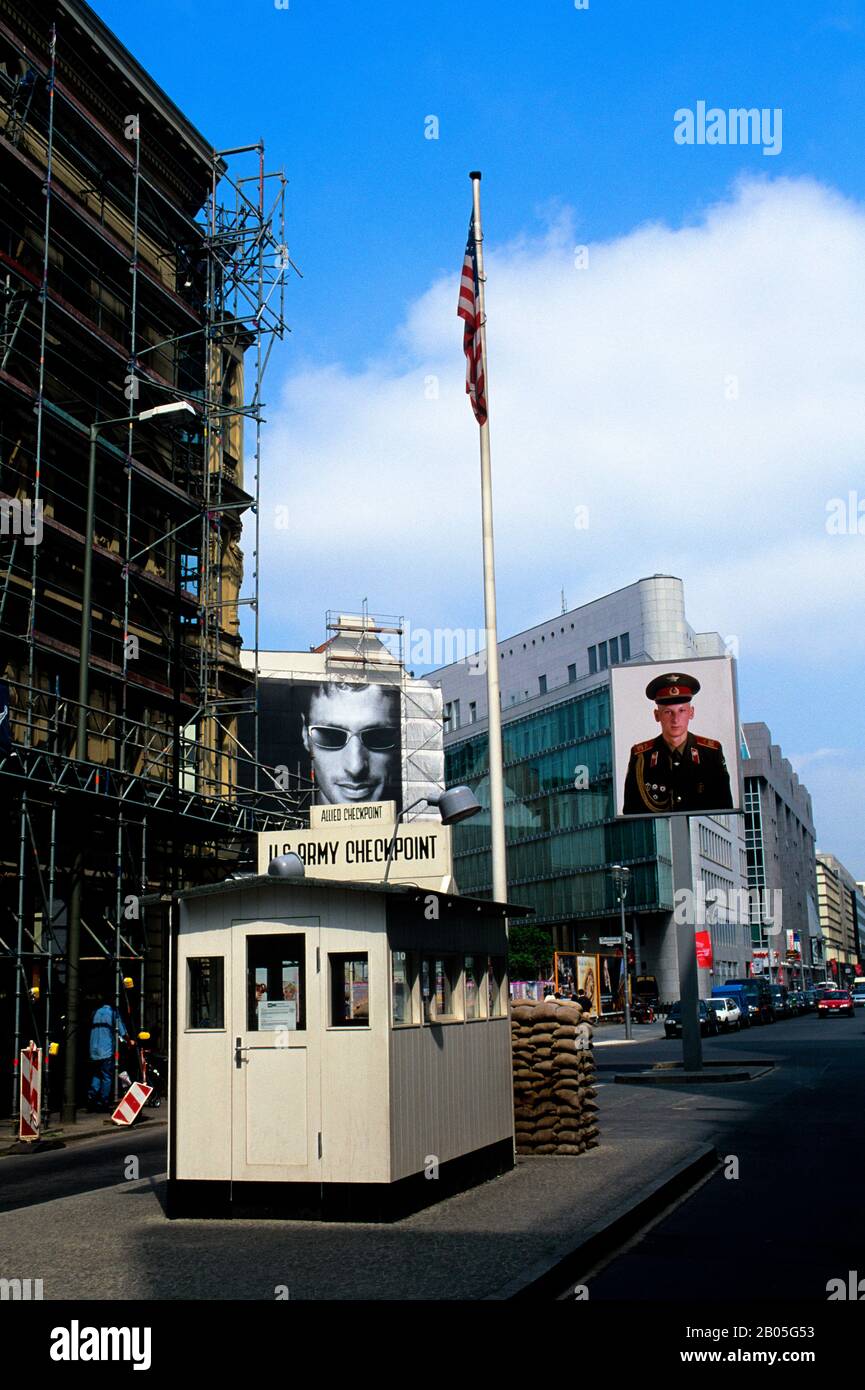 GERMANY, BERLIN, BERLIN WALL, CHECKPOINT CHARLIE Stock Photo - Alamy