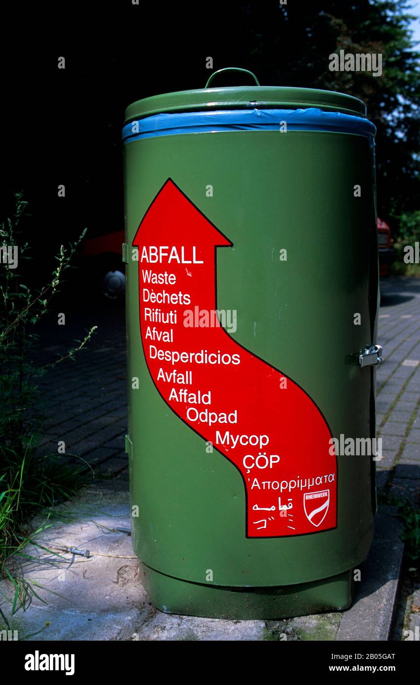 Multilingual signage hi-res stock photography and images - Alamy