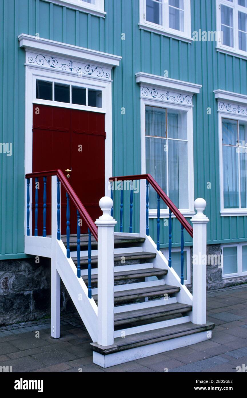 ICELAND, REYKJAVIK, OLD HOUSE, DOOR AND WINDOWS Stock Photo - Alamy