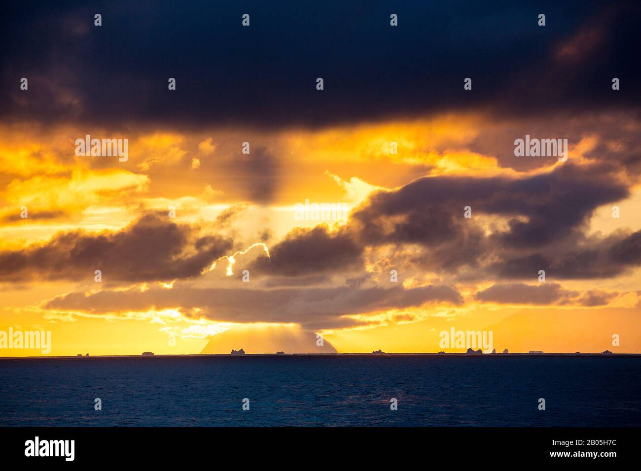Danco coast iceberg hi-res stock photography and images - Alamy