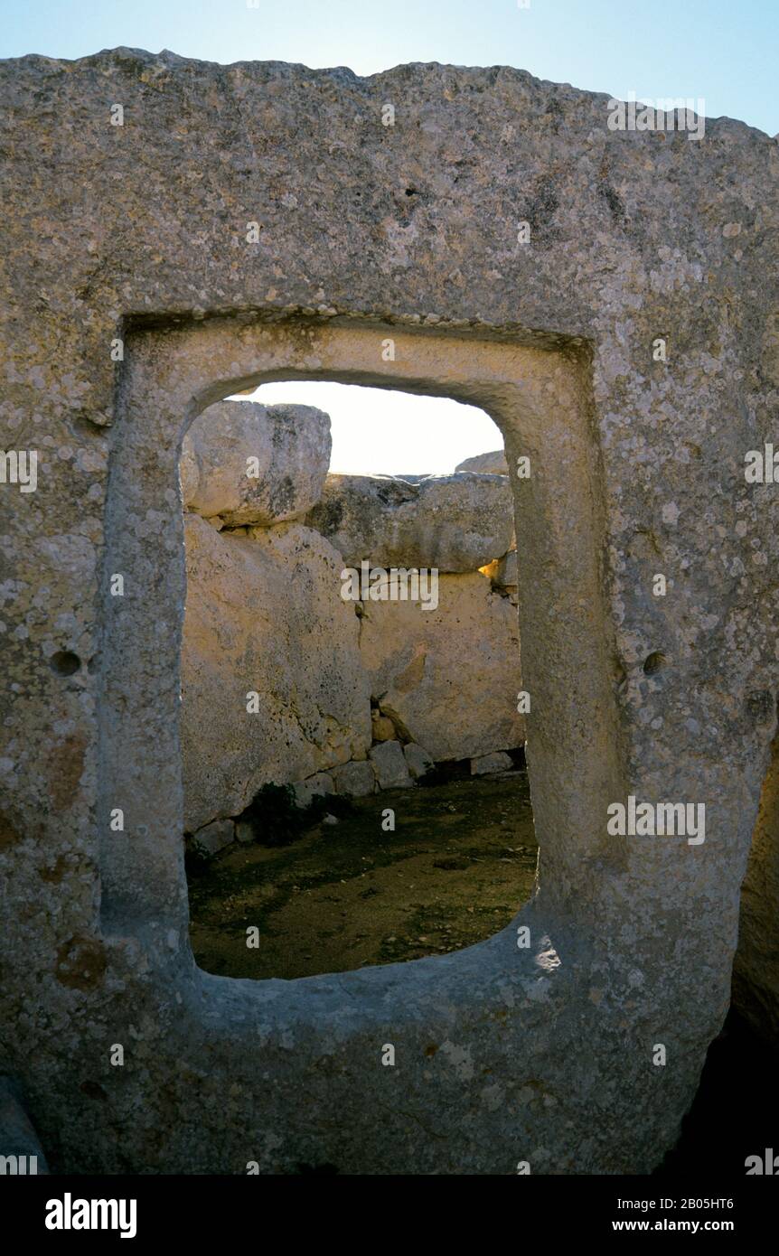 MALTA, HAGAR QIM TEMPLE, 2700 B.C., WINDOW Stock Photo - Alamy