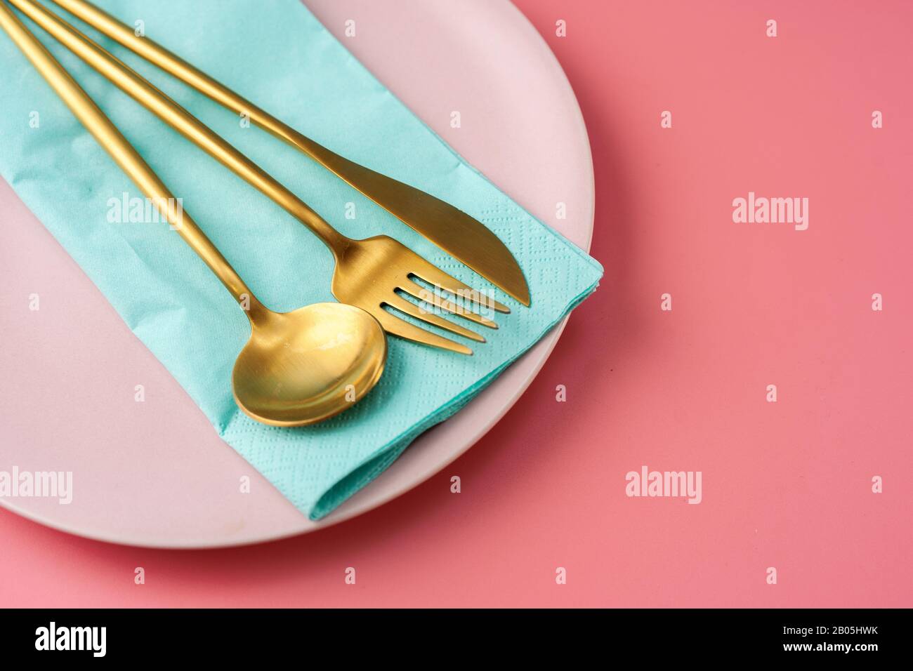 Gold color plate hi-res stock photography and images - Alamy